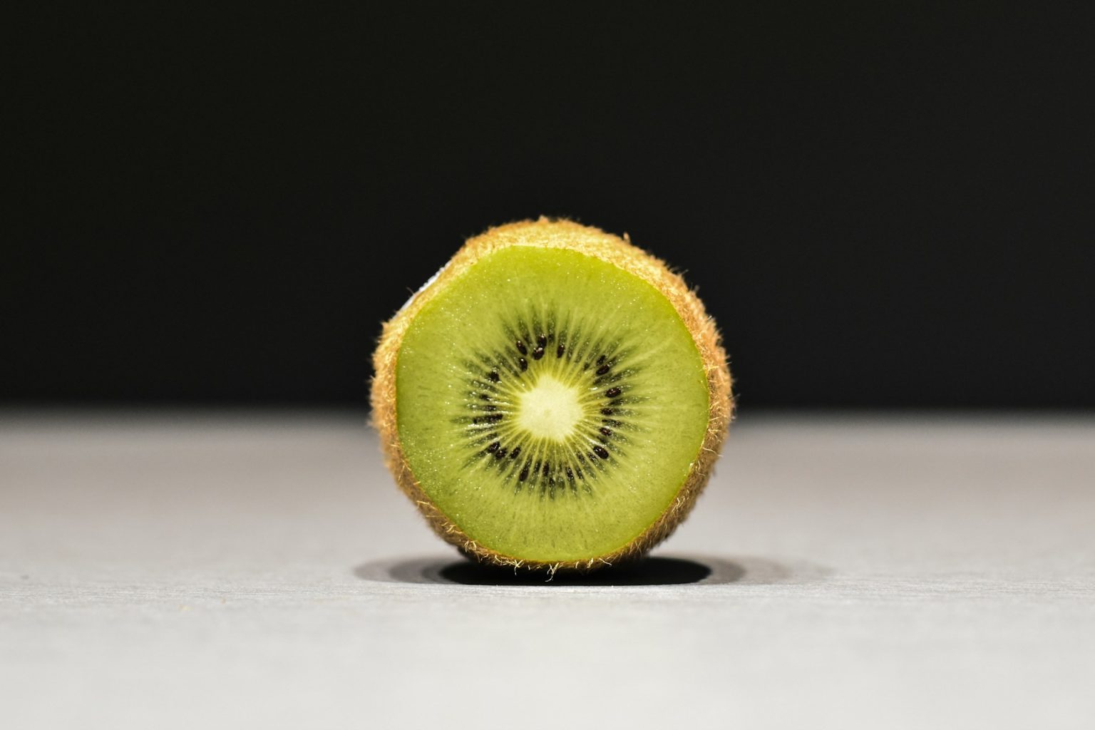 Tips Mengupas Kiwi dengan Mudah dan Rapi untuk Dinikmati Lebih Praktis